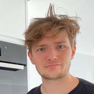 Casey Barker Birthday, Real Name, Age, Weight, Height, Family, Facts ...