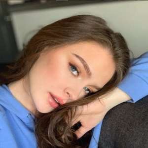 Cat Harmon Birthday, Real Name, Age, Weight, Height, Family, Facts ...