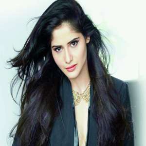 Arti Singh Birthday, Real Name, Age, Weight, Height, Family, Facts ...