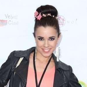 Manou (Singer) Birthday, Real Name, Age, Weight, Height, Family, Facts ...