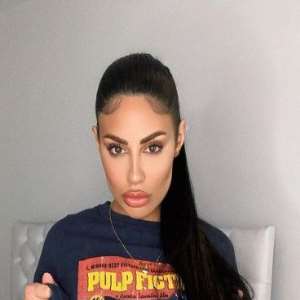 Mandi Vakili Birthday, Real Name, Age, Weight, Height, Family, Facts ...