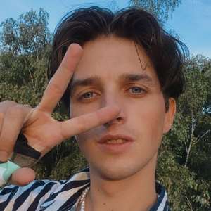 Leo Mahalo Birthday, Real Name, Age, Weight, Height, Family, Facts ...