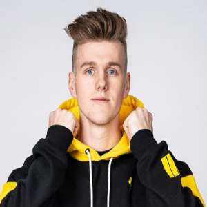Lachlan Power Birthday, Real Name, Age, Weight, Height, Family, Facts ...