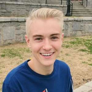 Luke Abercrombie Birthday, Real Name, Age, Weight, Height, Family ...