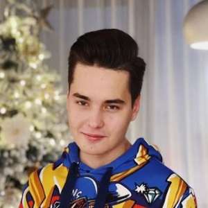 Selly (YouTuber) Birthday, Real Name, Age, Weight, Height, Family ...