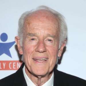 Mike Farrell Birthday, Real Name, Age, Weight, Height, Family, Facts ...