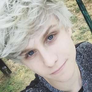 Chase Young (YouTuber) Birthday, Real Name, Age, Weight, Height, Family ...