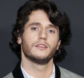 James Scully Birthday, Real Name, Age, Weight, Height, Family, Facts ...