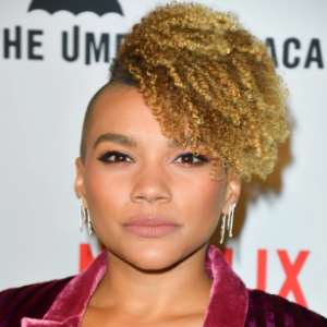 Emmy Raver-Lampman Birthday, Real Name, Age, Weight, Height, Family ...