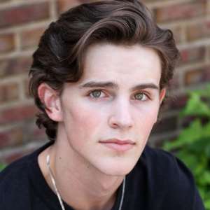 Zach Charlson Birthday, Real Name, Age, Weight, Height, Family, Facts ...
