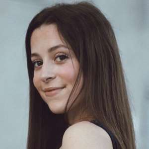 Ashley Newman Birthday, Real Name, Age, Weight, Height, Family, Facts ...