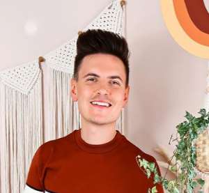 Matthew Mackinnon Birthday, Real Name, Age, Weight, Height, Family ...