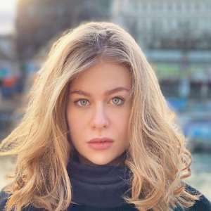 Zoe Straub Birthday, Real Name, Age, Weight, Height, Family, Facts ...