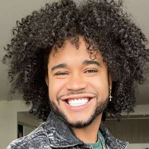 Reggie Moore Birthday, Real Name, Age, Weight, Height, Family, Facts ...