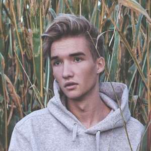 Gio Latooy Birthday, Real Name, Age, Weight, Height, Family, Facts ...