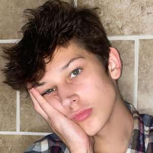 Logan Jacobs Birthday, Real Name, Age, Weight, Height, Family, Facts ...