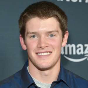 Alex MacNicoll Birthday, Real Name, Age, Weight, Height, Family, Facts ...