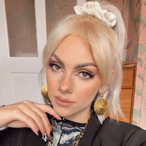 Sophie Hannah Richardson Birthday, Real Name, Age, Weight, Height ...