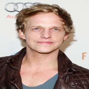 Chris Geere Birthday, Real Name, Age, Weight, Height, Family, Facts ...