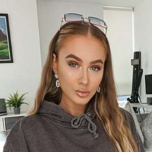 Elz the Witch Birthday, Real Name, Age, Weight, Height, Family, Facts ...