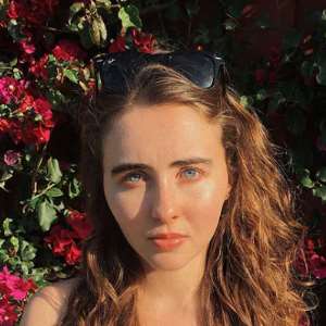 Sarah Carpenter Birthday, Real Name, Age, Weight, Height, Family, Facts ...