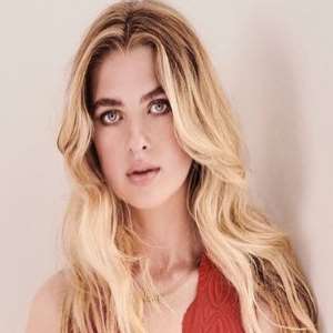 Anais Gallagher Birthday, Real Name, Age, Weight, Height, Family, Facts ...
