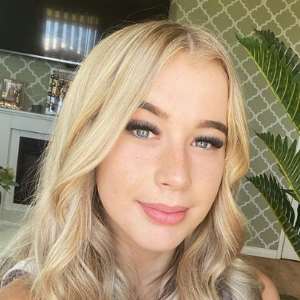 Caitlin Cummins Birthday, Real Name, Age, Weight, Height, Family, Facts ...