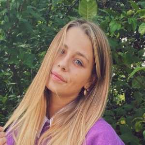 Steffi Mercie Birthday, Real Name, Age, Weight, Height, Family, Facts ...