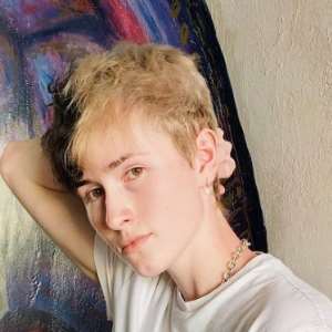 Hope Bridgers Birthday, Real Name, Age, Weight, Height, Family, Facts ...