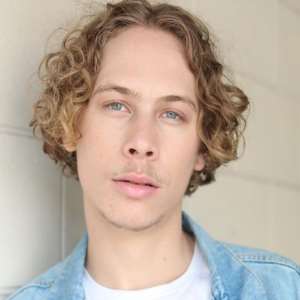 Luke Alexander Birthday, Real Name, Age, Weight, Height, Family, Facts ...