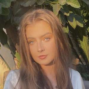 Amanda Pavillard Birthday, Real Name, Age, Weight, Height, Family ...