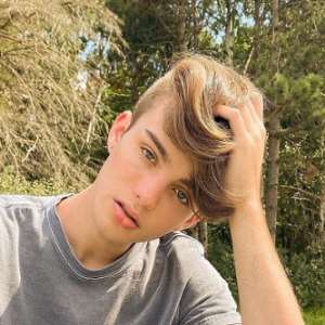 Hayden Hicks Birthday, Real Name, Age, Weight, Height, Family, Facts ...