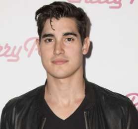 Henry Zaga Birthday, Real Name, Age, Weight, Height, Family, Facts ...