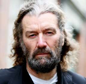 Clive Russell Birthday, Real Name, Age, Weight, Height, Family, Facts ...