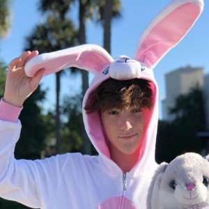 Jerad Carrier Birthday, Real Name, Age, Weight, Height, Family, Facts ...