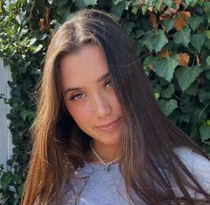Hannah Meloche Birthday, Real Name, Age, Weight, Height, Family, Facts ...