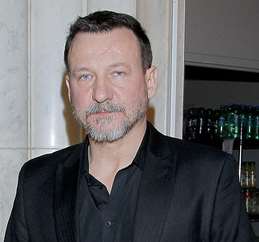 Robert Wieckiewicz Birthday, Real Name, Age, Weight, Height, Family ...
