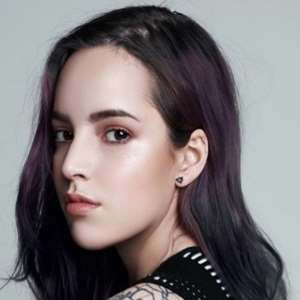 Ashley Mariee Surcombe Birthday, Real Name, Age, Weight, Height, Family ...