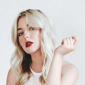 Brooke Barry Birthday, Real Name, Age, Weight, Height, Family, Facts ...