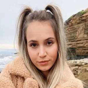 Lindsay Fox (YouTube) Birthday, Real Name, Age, Weight, Height, Family ...
