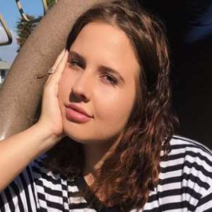 Ashley Rae Ridge Birthday, Real Name, Age, Weight, Height, Family ...