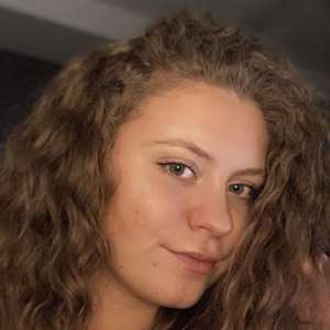 Anna Sitar Birthday, Real Name, Age, Weight, Height, Family, Facts ...