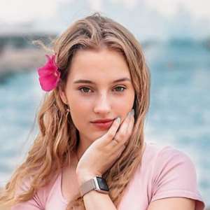 Cosette Rinab Birthday, Real Name, Age, Weight, Height, Family, Facts ...