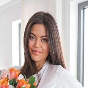 Emily Canham Birthday, Real Name, Age, Weight, Height, Family, Facts ...