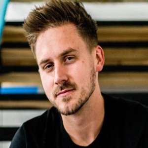 Justin Stuart Birthday, Real Name, Age, Weight, Height, Family, Facts ...