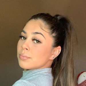 Bella Retamosa Birthday, Real Name, Age, Weight, Height, Family, Facts ...