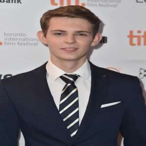 Robbie Kay Birthday, Real Name, Age, Weight, Height, Family, Facts ...