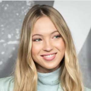 Lila Moss Birthday, Real Name, Age, Weight, Height, Family, Facts ...