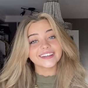 Tess Holloway Birthday, Real Name, Age, Weight, Height, Family, Facts ...