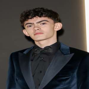 Joe Locke Birthday, Real Name, Age, Weight, Height, Family, Facts ...